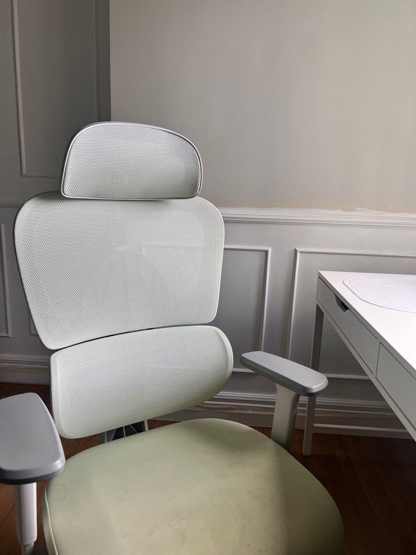 Musso E600 SE ergonomic study/office chair, Furniture & Home Living ...