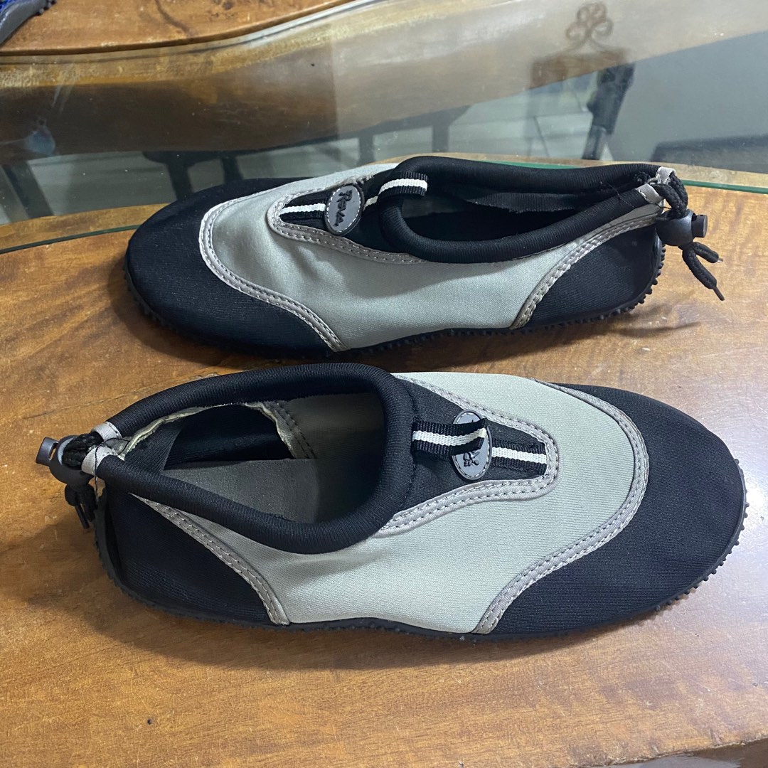 Reva beach sea shoes black and gray, Women's Fashion, Footwear ...