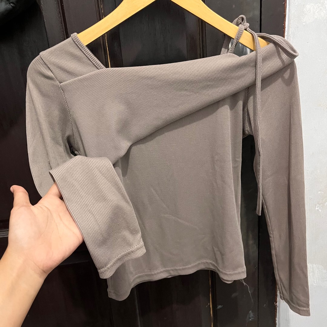 Sabrina top/Cream, Fesyen Wanita, Pakaian Wanita, Atasan di Carousell