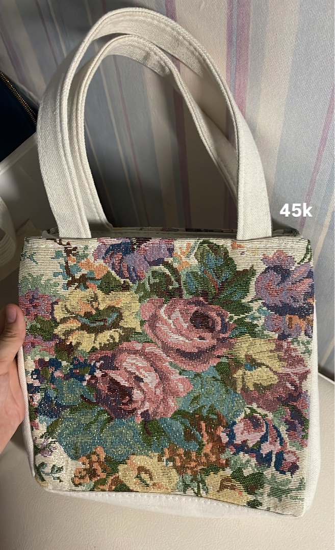 Tas bunga, Fesyen Wanita, Tas & Dompet di Carousell