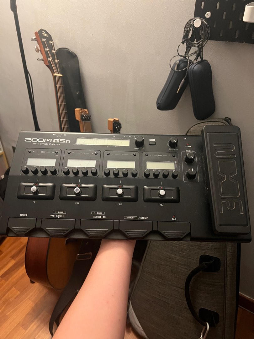 ZOOM G5n Multifx Pedalboard, Hobbies & Toys, Music & Media, Music ...