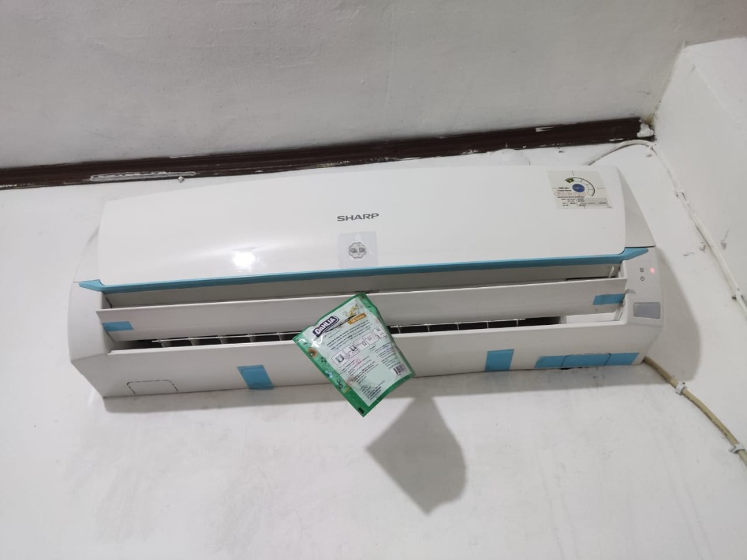 Ac Sharp 3/4 PK (Pemakaian 1 tahun), Elektronik, Lainnya di Carousell