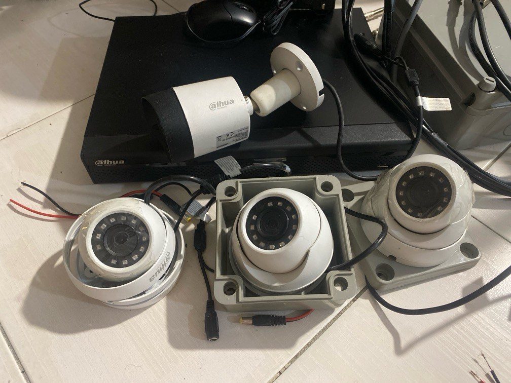 Alhua CCTV 4 channel 500gb set, TV & Home Appliances, Other Home ...