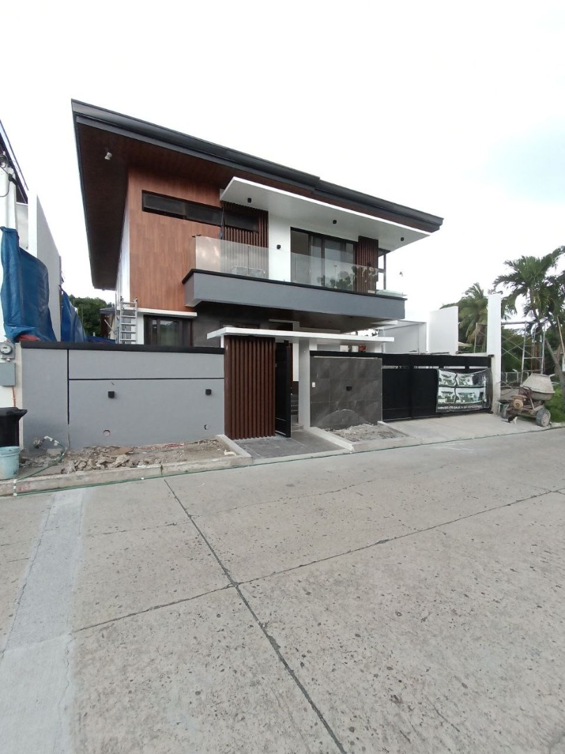 BF Homes Tahanan Village Paranaque House and Lot For Sale 5Bedrooms ...