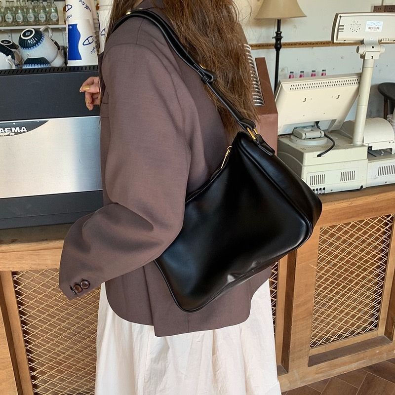 BLACK BAG MEDIUM SIZE CROSS BODY SHOULDER BAG FAUX LEATHER BLACK AND ...