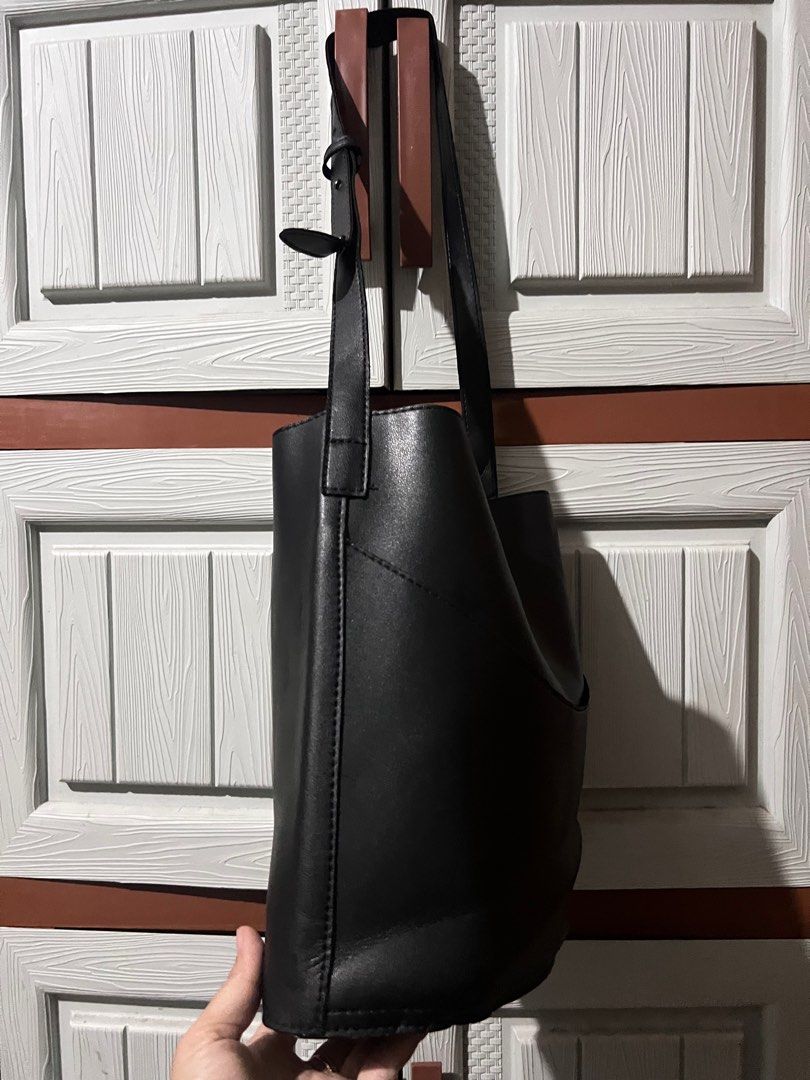 Bucket Bag, Fesyen Wanita, Tas & Dompet di Carousell