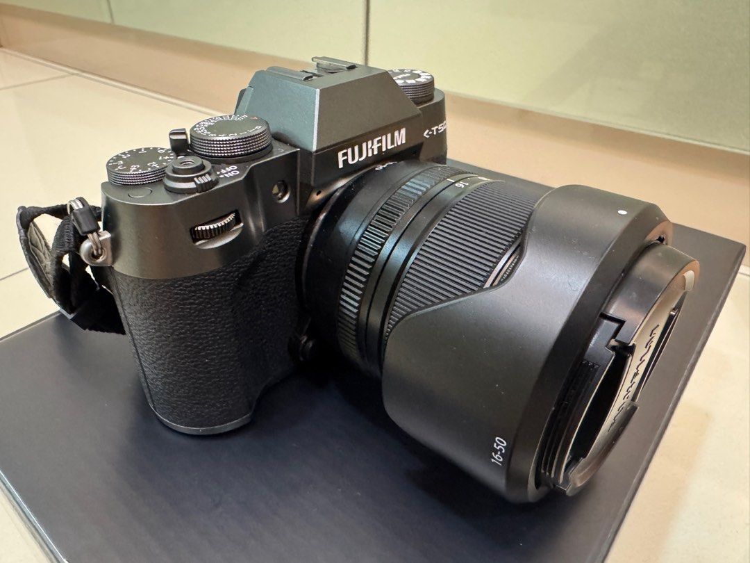 Fujifilm xt50 grey (sc100), Photography, Cameras on Carousell