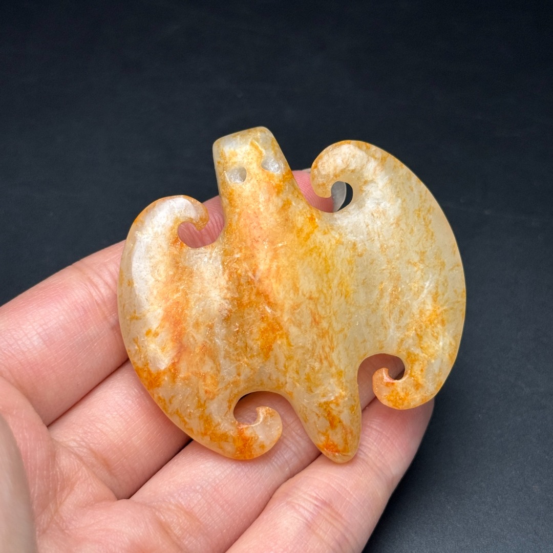 和田玉蝙蝠，福在眼前，福寿如意Hetian jade bat, blessing is in sight, happiness and ...