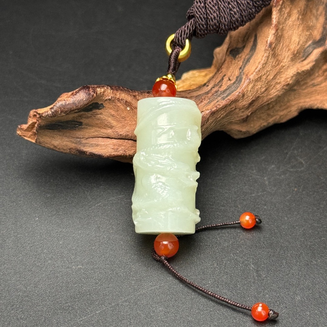 和田玉龙柱挂坠，顶天立地，龙行天下，吉祥富贵，造型精美Hetian jade dragon pillar pendant, standing ...
