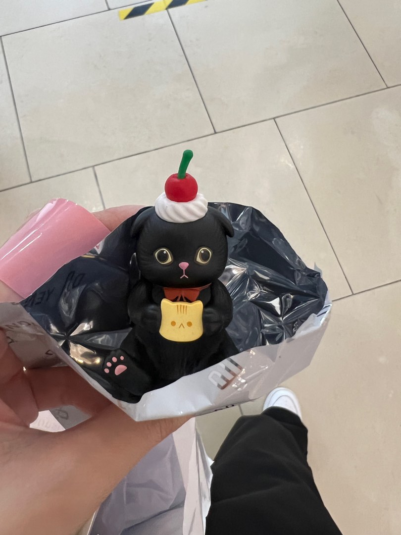 Mofusand Love Hug Series Figurine , Hobbies & Toys, Toys & Games on ...