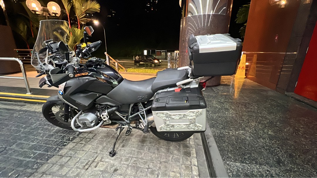 R1200GS Oil Cooled Triple Black Edition with tubeless cross spokes (COE ...