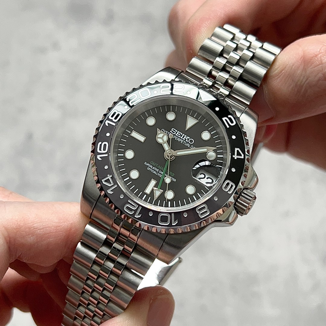 Seiko Bruce Wayne GMT Master Mod [Custom Build, Men's Fashion, Watches ...
