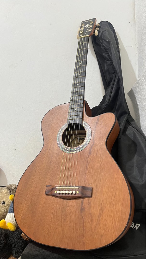 Acoustic Guitar-Yamaha FG 310 (siap pakai +buku dan senar cadangan), Musik & Media, Alat di ...
