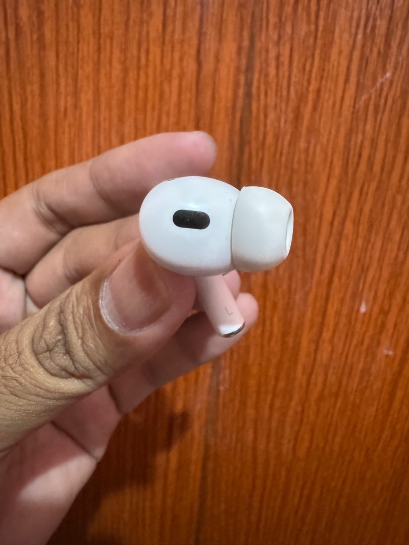 AirPods Pro Gen 2 left buds ligtning(dami po stock), Audio, Earphones ...