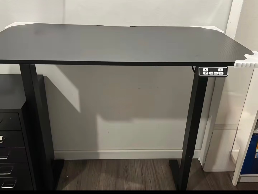 Electric Height Adjustable Table MI-DESK AND ERGOTUNE Supreme chair ...