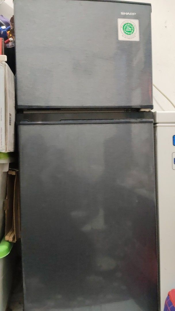 Kulkas Sharp 2 Pintu, Elektronik, Lainnya di Carousell