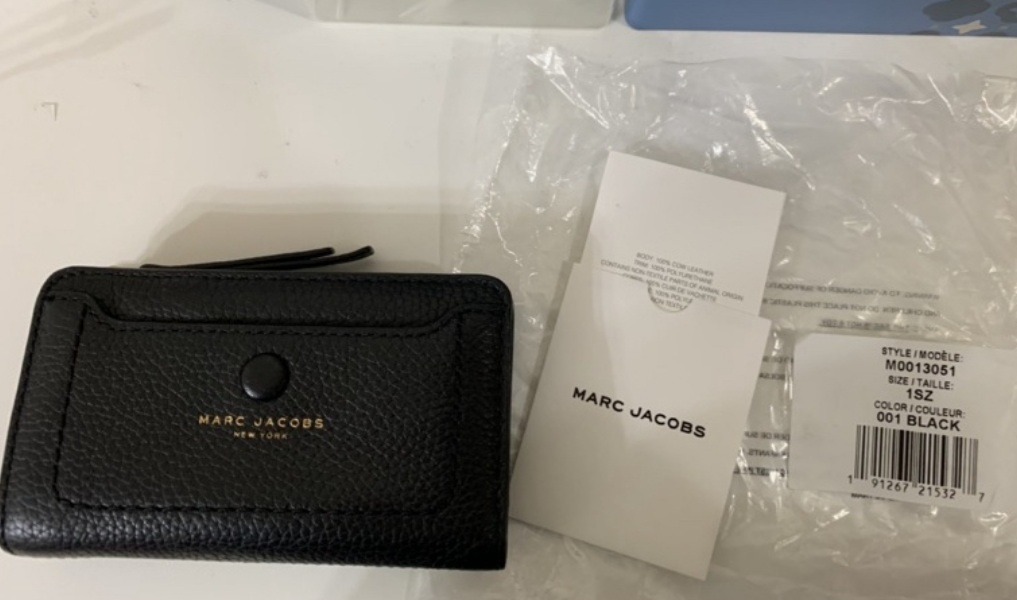 Marc Jacobs Medium Bifold Wallet, Barang Mewah, Tas & Dompet di Carousell