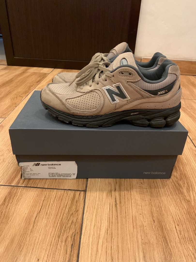 New Balance 2002r Driftwood, Fesyen Pria, Sepatu , Sneakers di Carousell