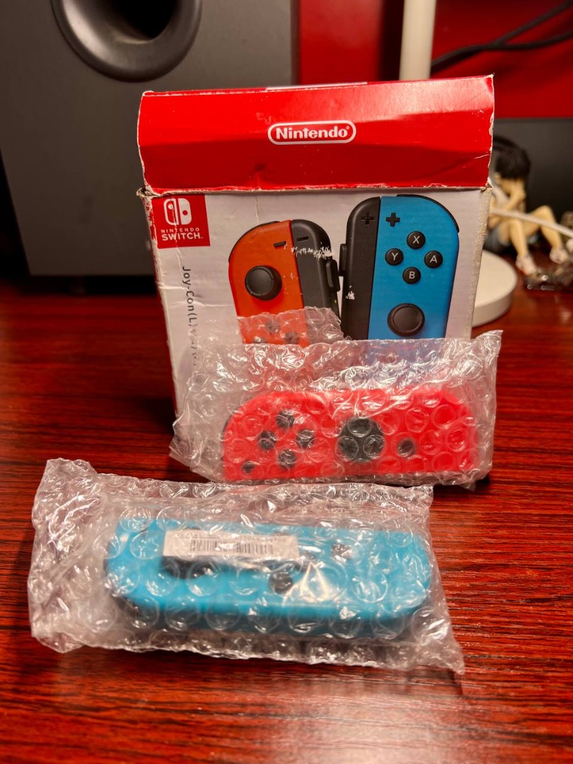 Nintendo Joy-Con Left and Right (Authentic), Video Gaming, Video Game ...