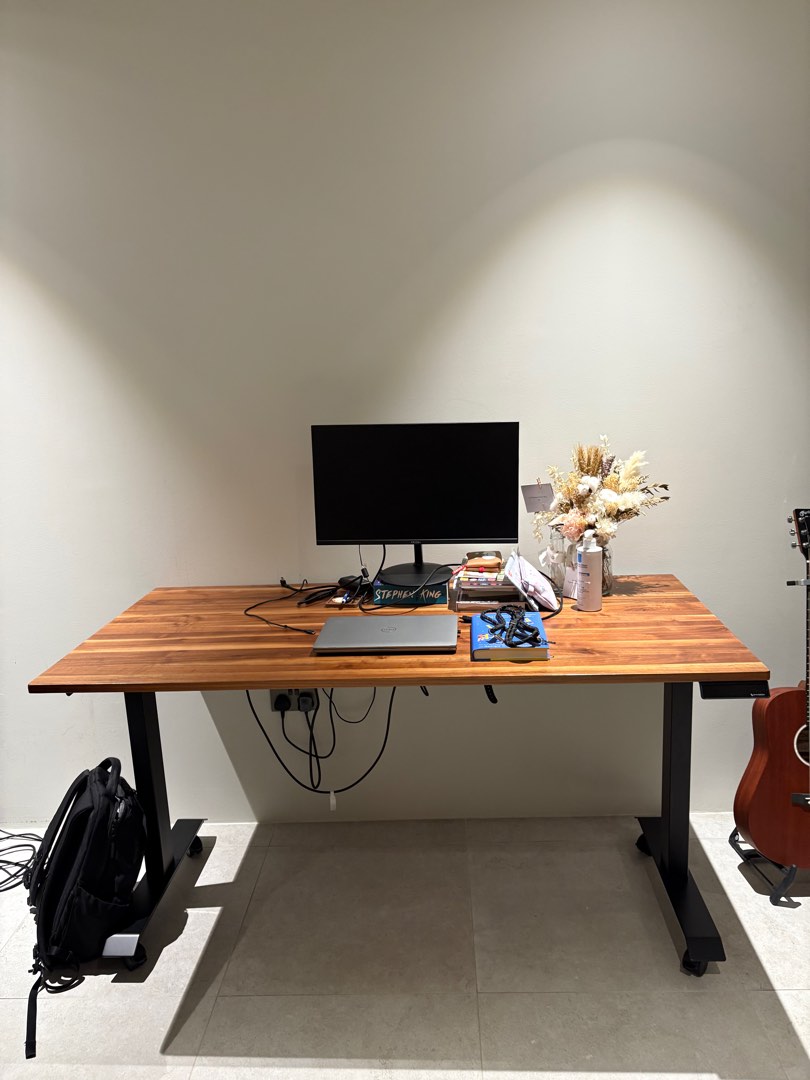 Omnidesk Classic Wildwood with Walnut Tabletop and Black Frame (Size ...