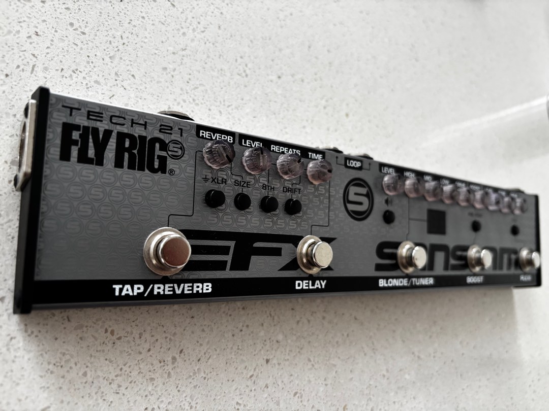 Tech 21 Fly Rig 5 SansAmp Multi-Effects Pedal, Hobbies & Toys, Musical ...