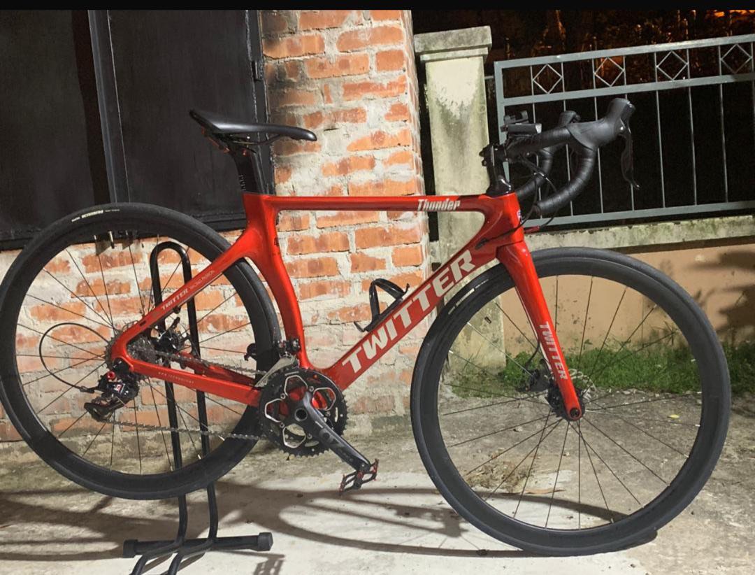 Twitter Thunder Road Bike • Full Carbon • Like New” (Perfect for 160 ...
