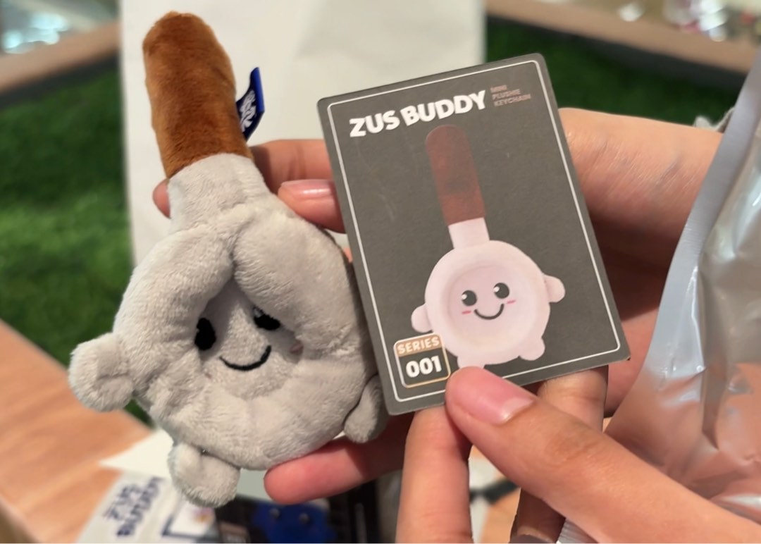 ZUS Buddy Plush Porta Pal, Hobbies & Toys, Memorabilia & Collectibles ...