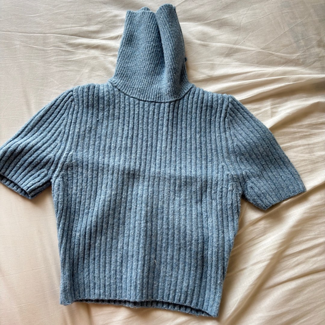 [BACA CAPTION] ZARA turtle neck baby blue crop top, Fesyen Wanita ...