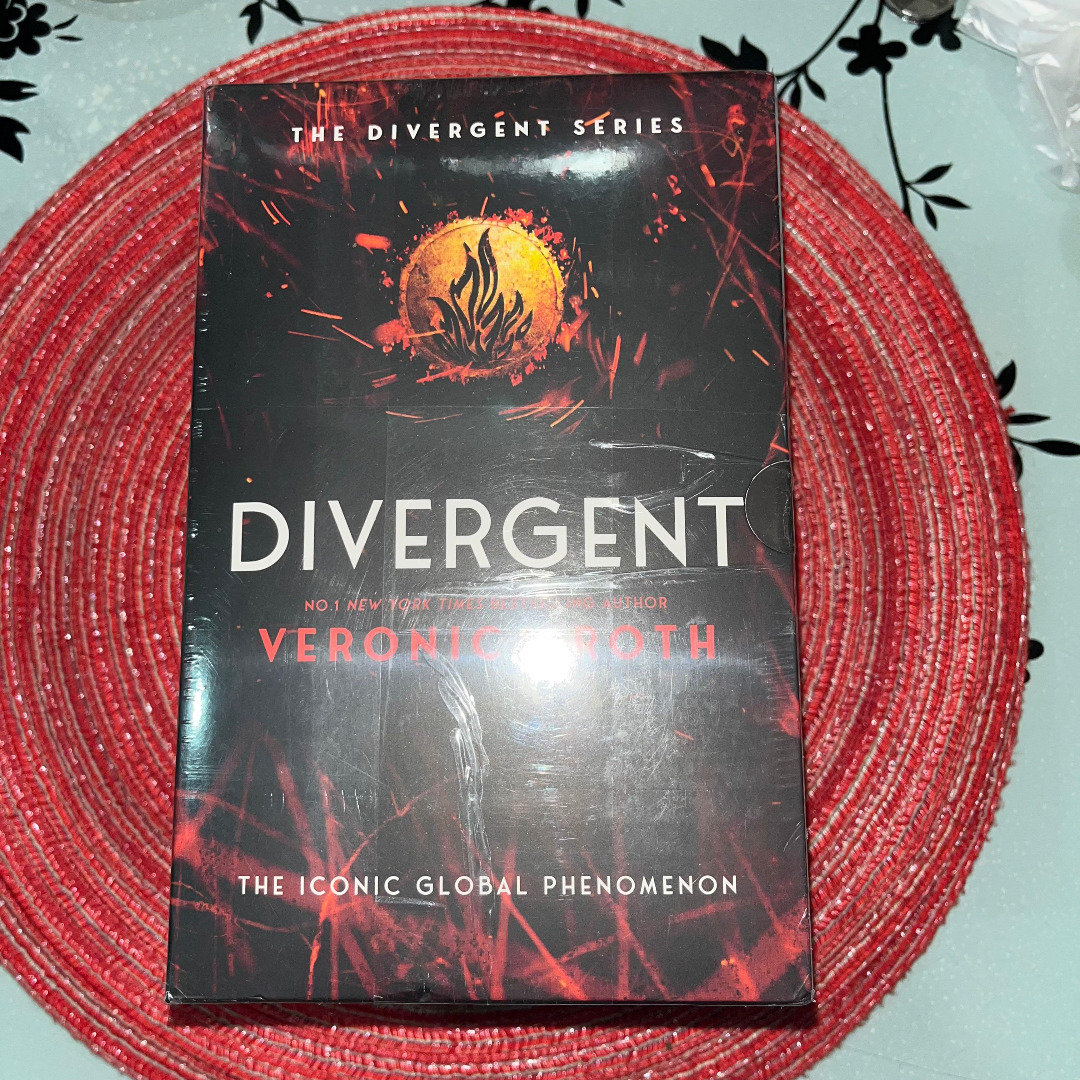 Divergent Series Boxed Set Veronica Roth SEALED, Hobbies & Toys, Books ...