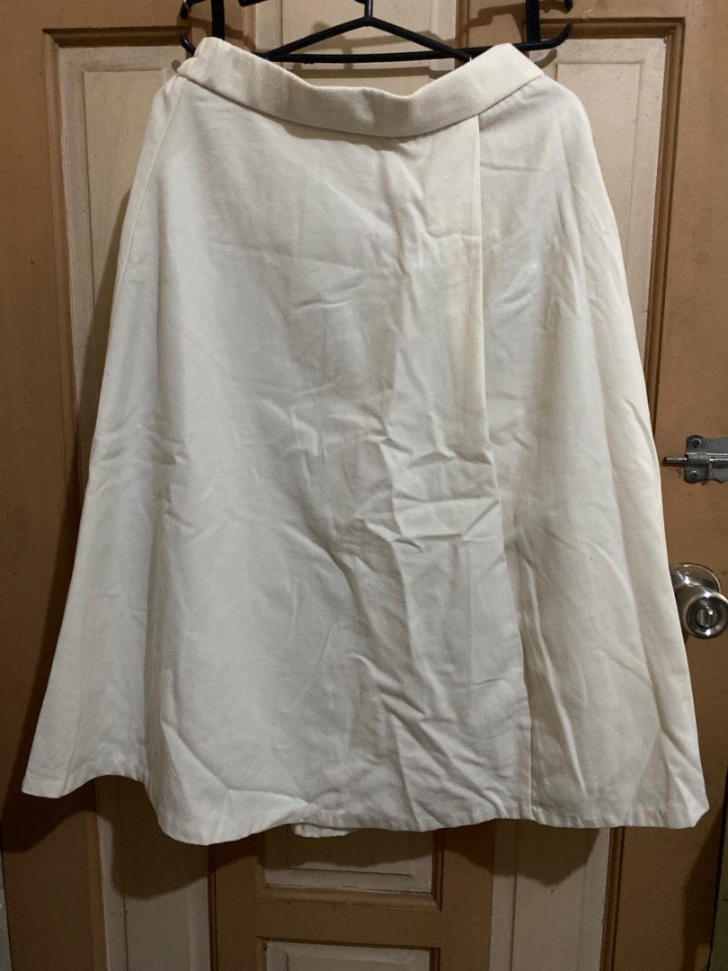 GU Midi Skirt (inner lining), Women's Fashion, Bottoms, Skirts on Carousell