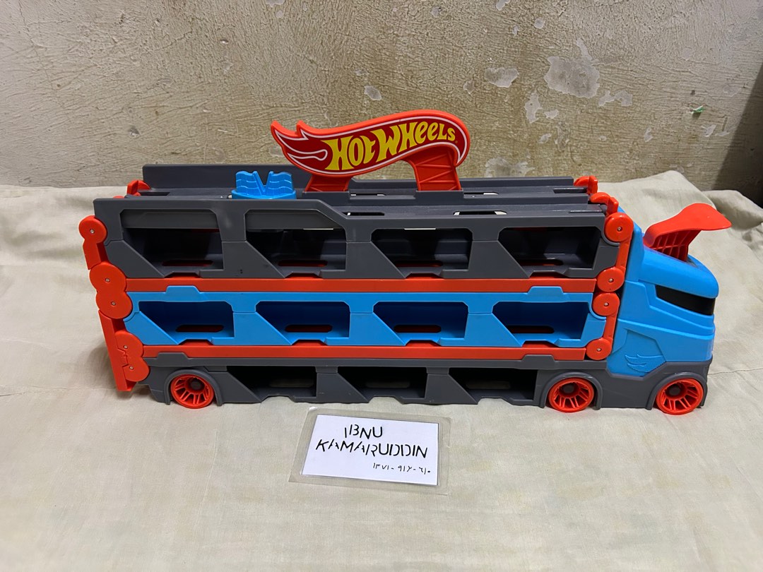Hot Wheels Speedway Hauler Truck Track, Hobbies & Toys, Toys & Games on ...