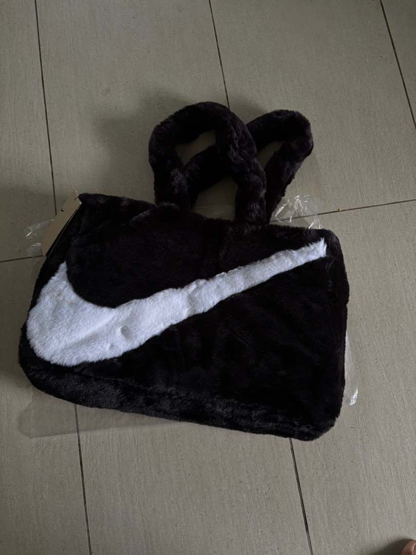 Nike women Handbag (10L), Women's Fashion, Activewear on Carousell