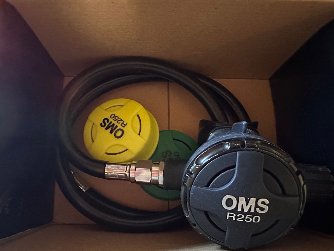 OMS R250 Second stage scuba regulator, Sports Equipment, Other Sports ...