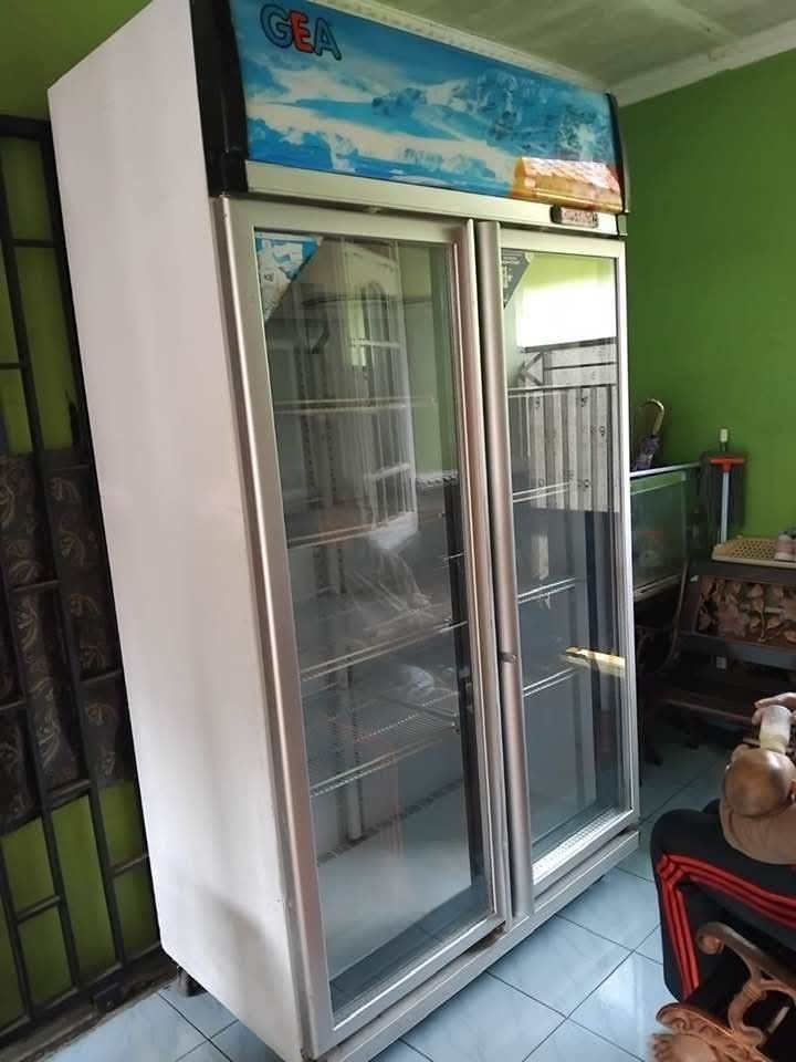 showcase chiller 2 pintu, Elektronik, Lainnya di Carousell
