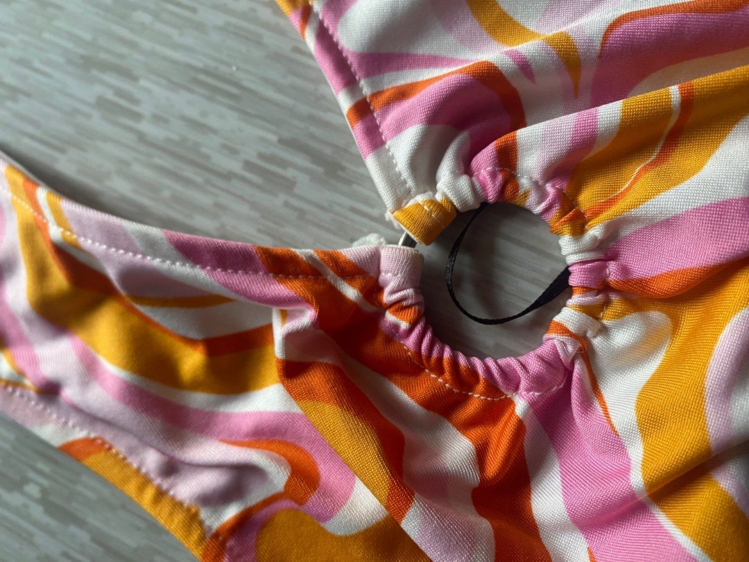 TANKTOP H&m xs, Fesyen Wanita, Pakaian Wanita, Atasan di Carousell