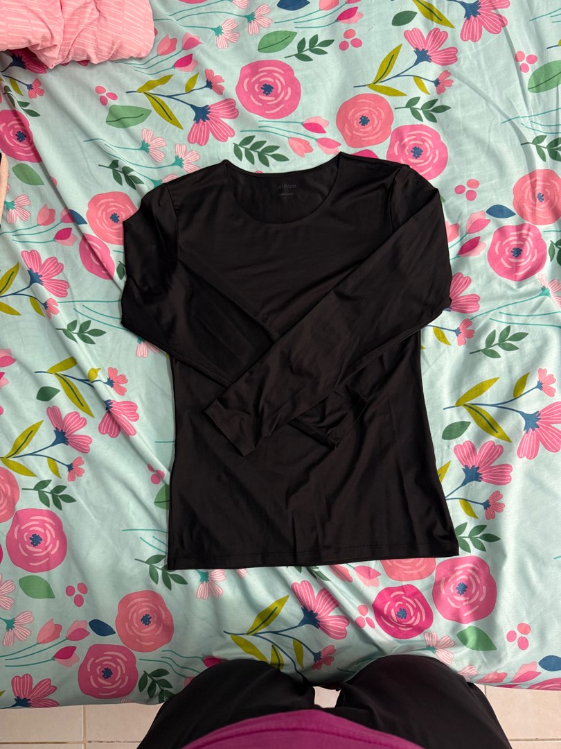 Airism Uniqlo inner long sleeve, Women's Fashion, Activewear on Carousell