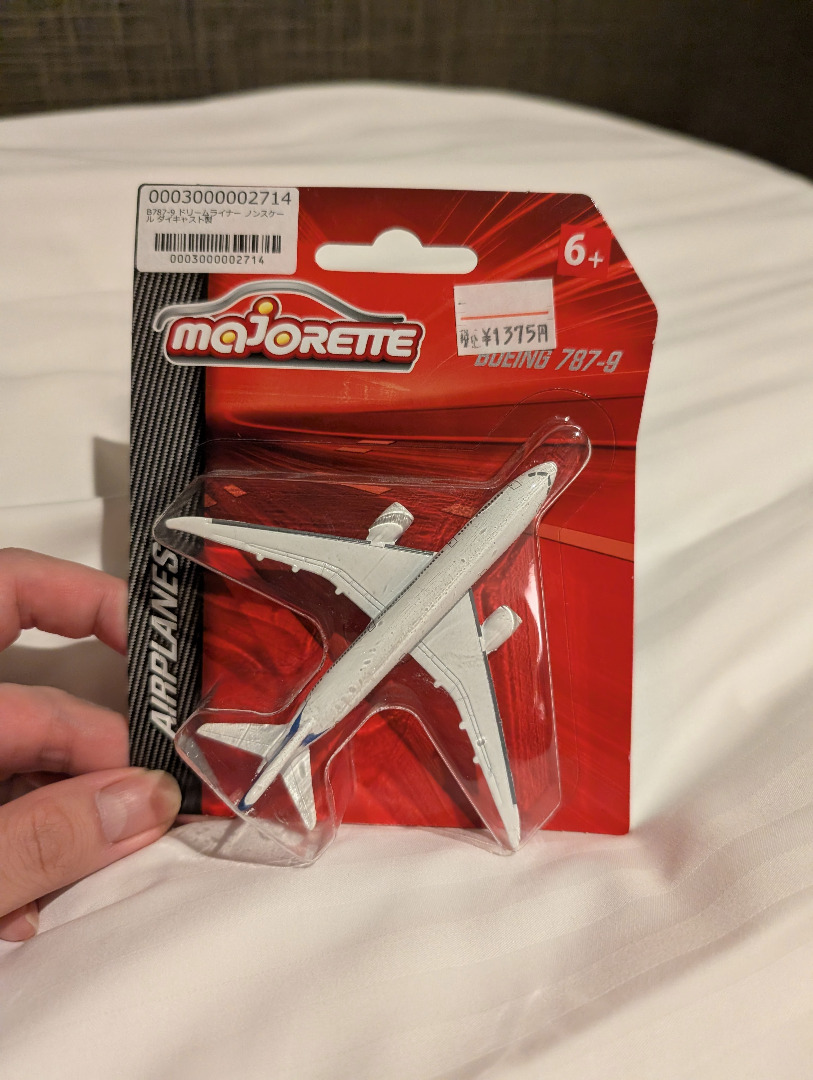 Boeing 787-9 Model Toy, Hobbies & Toys, Toys & Games on Carousell
