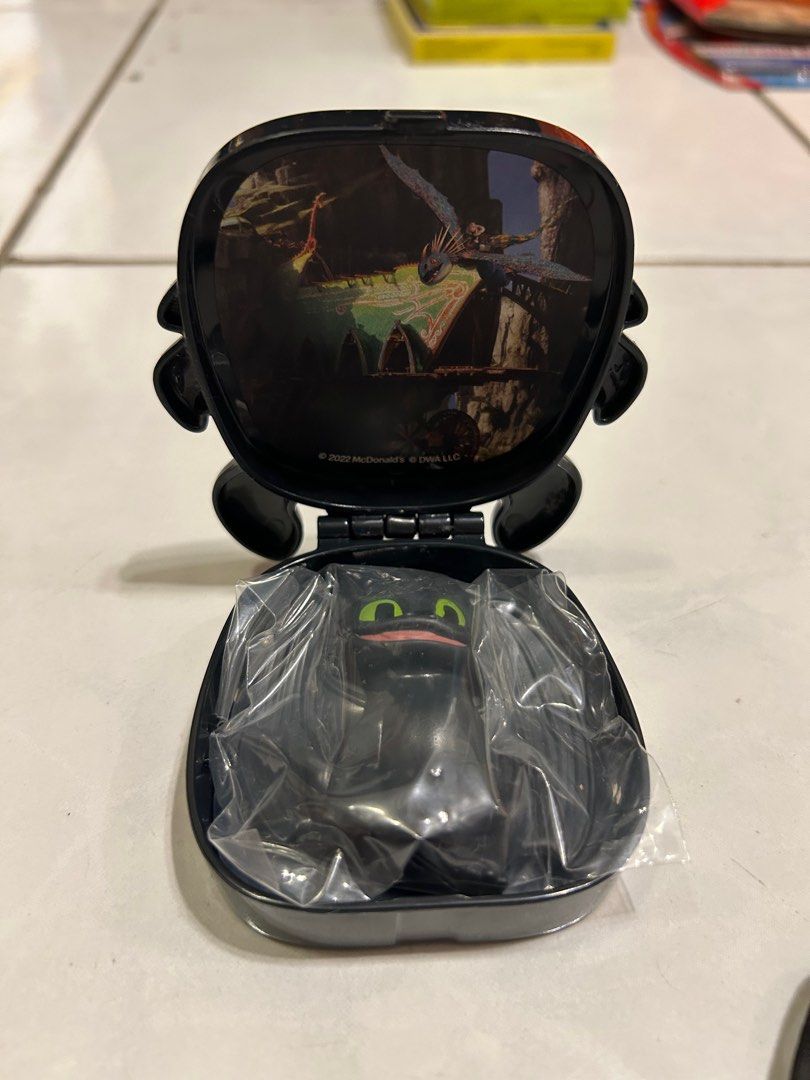 Mcdonald's Happy Meal Dreamworks Mcd How to train your dragon Toothless ...