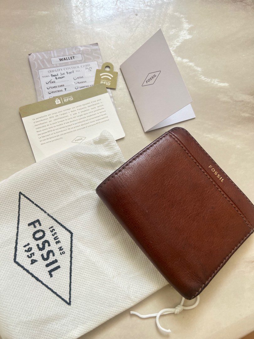 Dompet Fossil Jori Bifold Brown, Barang Mewah, Tas & Dompet di Carousell