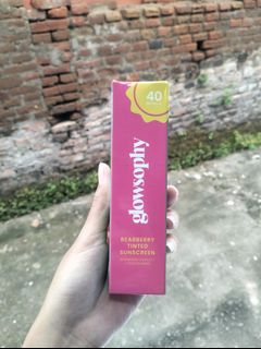 Tinted Sunscreen Glowsophy | Tone Up SS, Kesehatan & Kecantikan, Rias ...