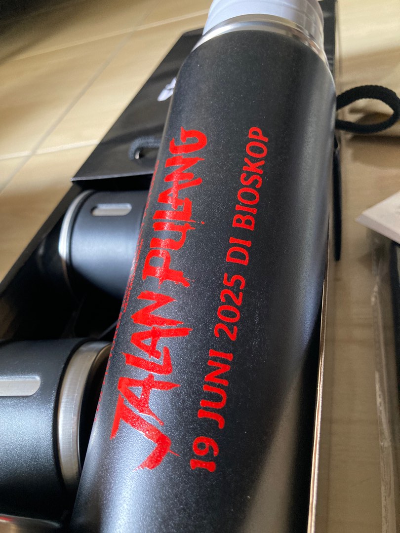 (Limited edition) Merchandise Film Jalan Pulang (termos set,notebook ...