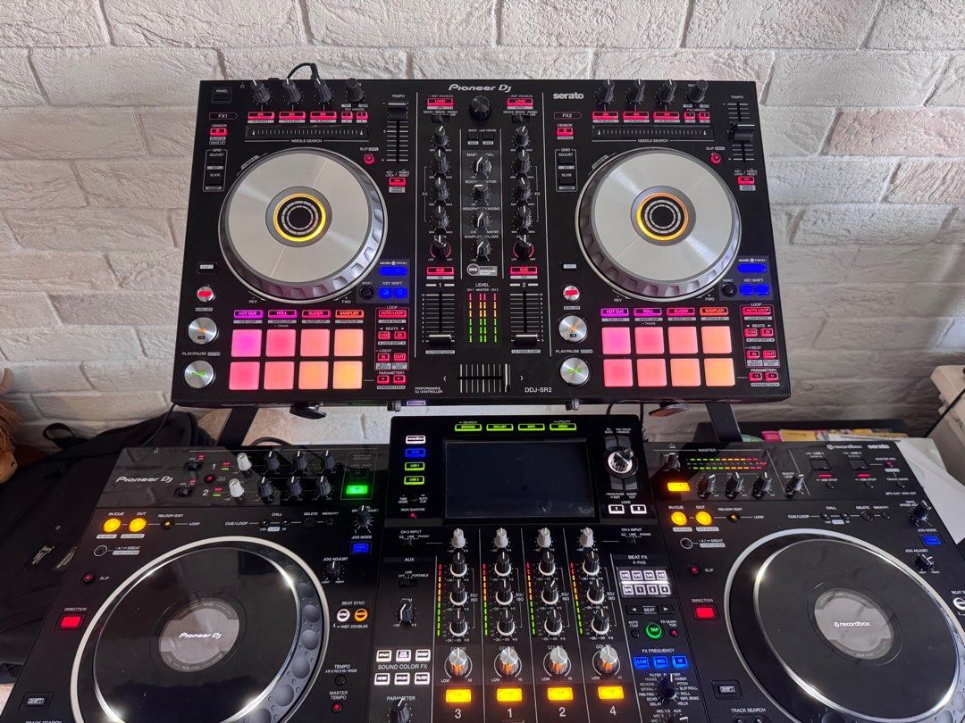 Pioneer DJ DDJ-SR2 DJ Controller + Carrying bag + Decksaver, Audio ...