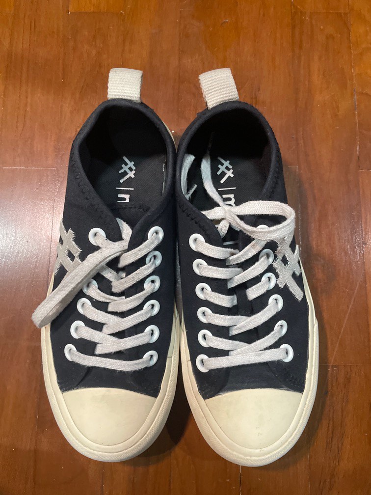 Sepatu Moos shoes lokal, Fesyen Wanita, Sepatu di Carousell