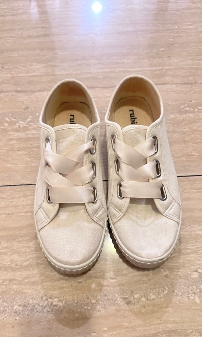 SEPATU RUBI PUTIH, Fesyen Wanita, Sepatu di Carousell