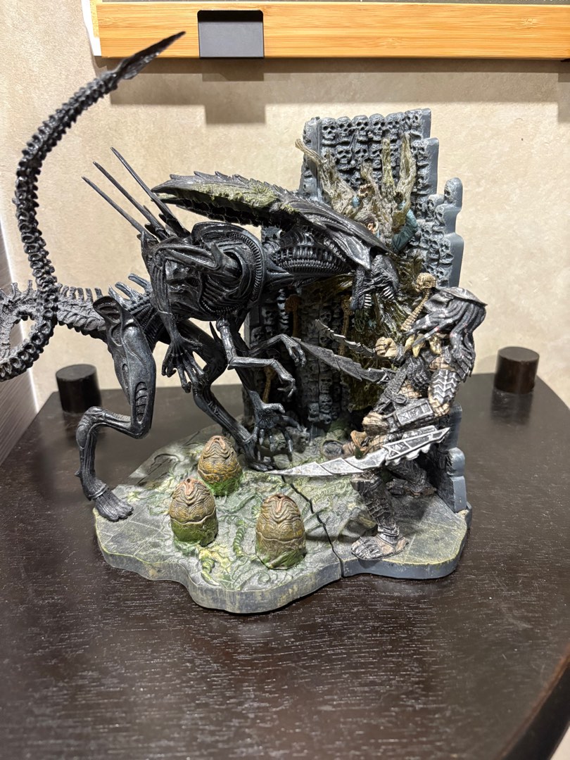 Alien vs Predator McFarlane set, Hobbies & Toys, Toys & Games on Carousell