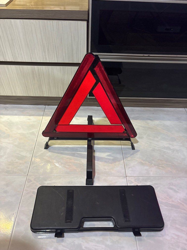 Car breakdown sign with cover, Car Accessories, Accessories on Carousell