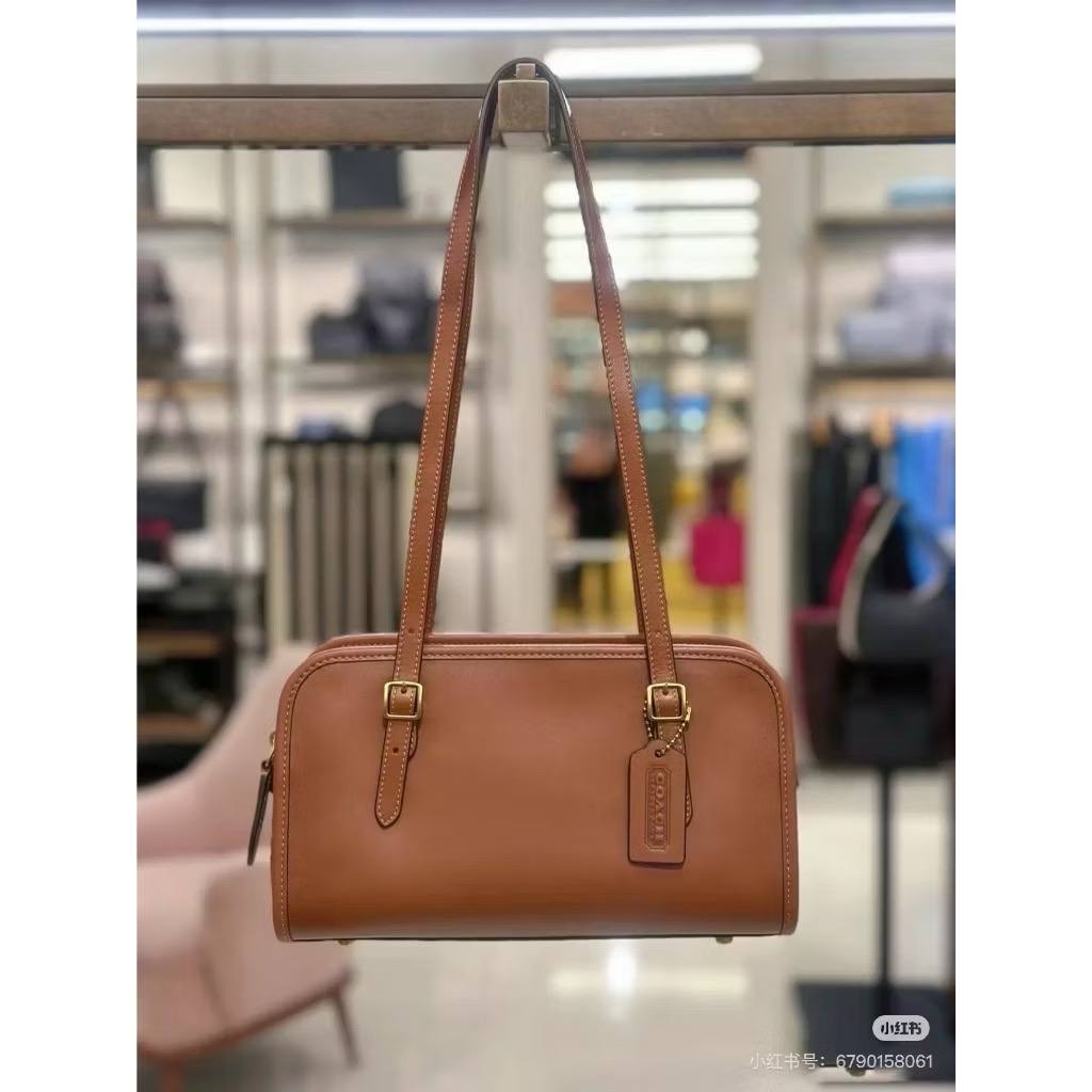 Coach swing zip shoulder bag, Women's Fashion, Bags & Wallets, Shoulder ...