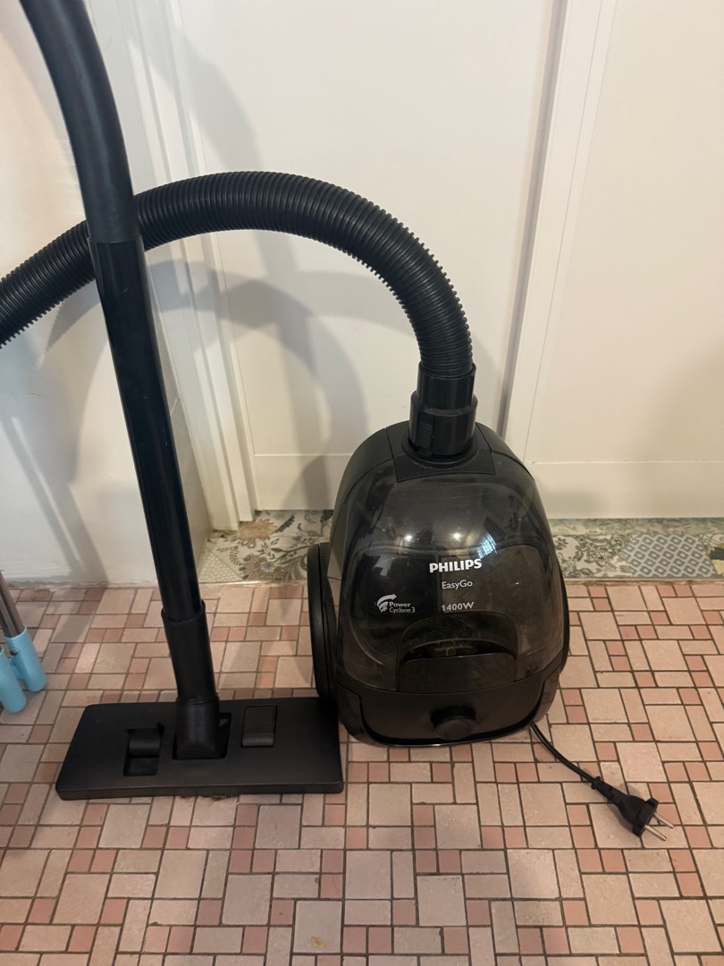 Philips EasyGo Vacuum Cleaner - 1400W, TV & Home Appliances, Vacuum ...