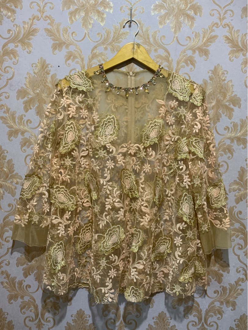 STUDIO 133 BIYAN - Embroidered Tops Size L, Fesyen Wanita, Pakaian ...