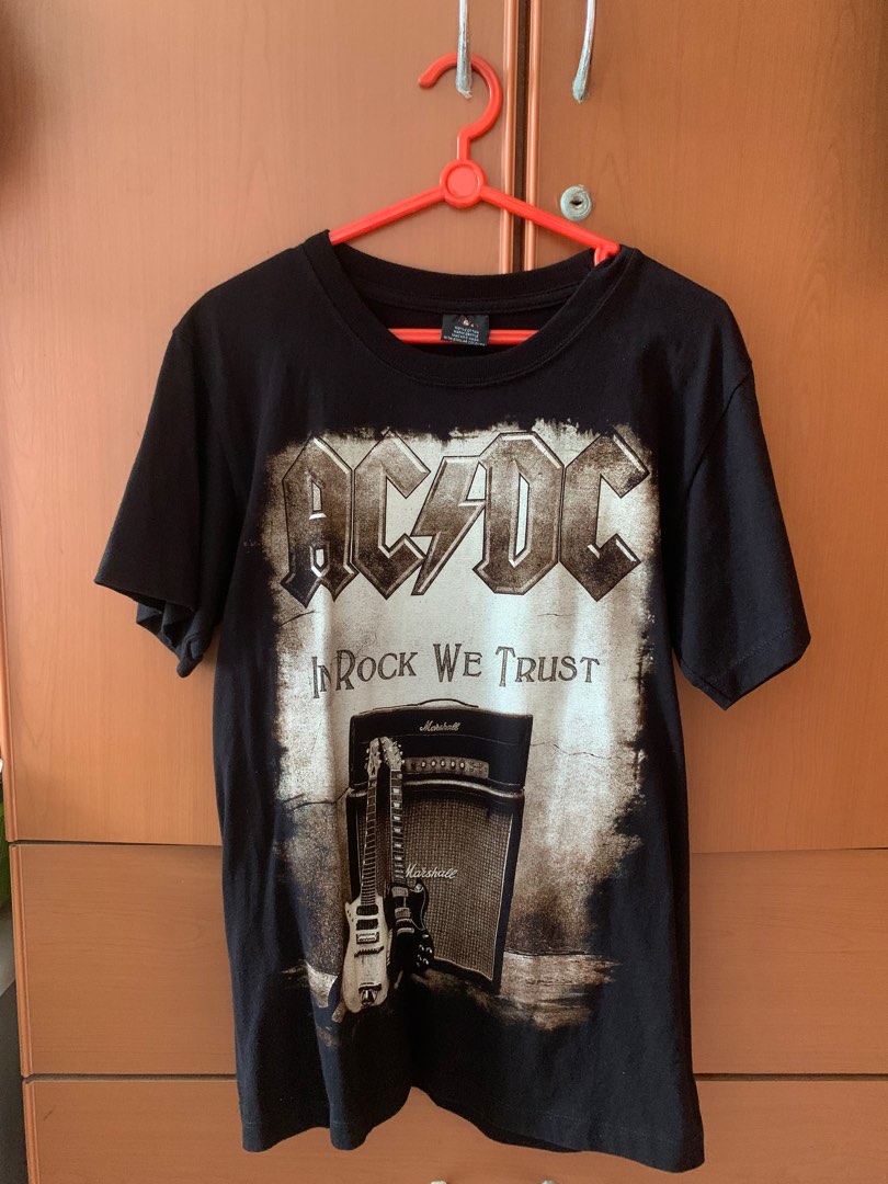 AC/DC Tight-Fit Band T-Shirt, Women's Fashion, Tops, Shirts on Carousell